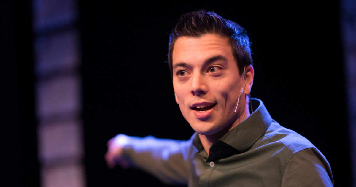 Andries Tunru inhuren als cabaretier